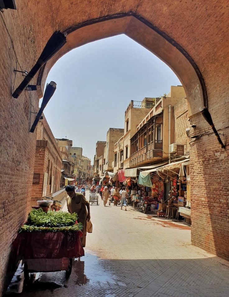 Top Hotels & Travel Services in Anarkali Bazar - Porter Pakistan